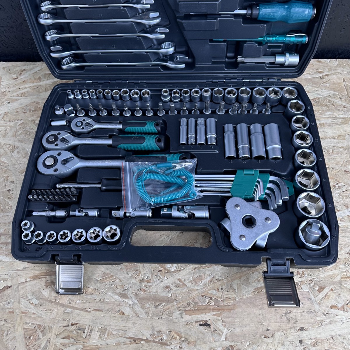 Trusa de scule profesionala 121 piese, tubulare, biti, chei fixe si ...